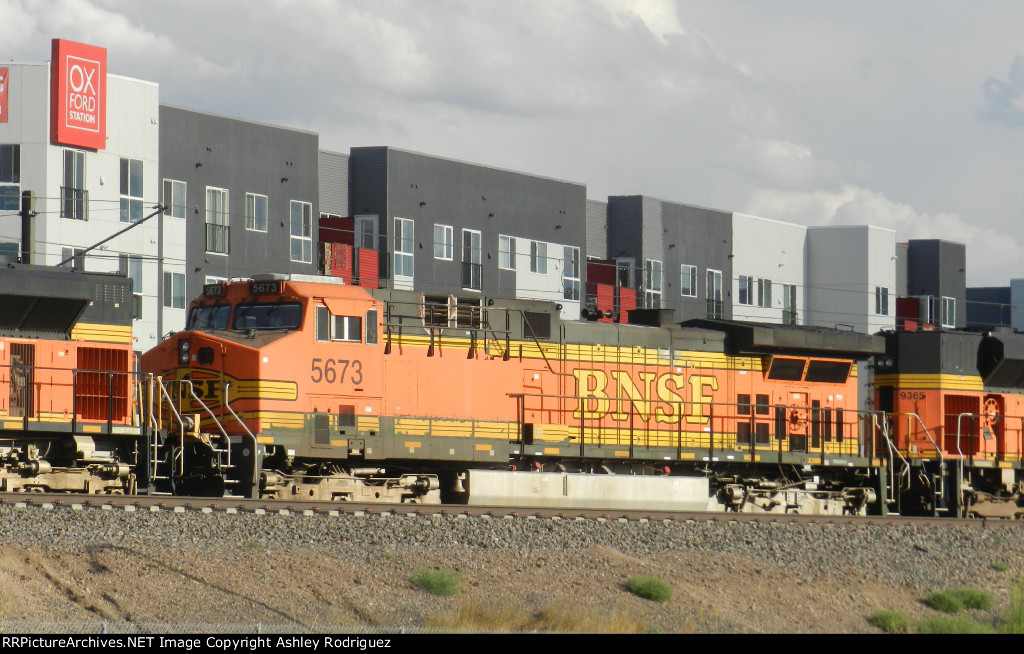 BNSF 5673